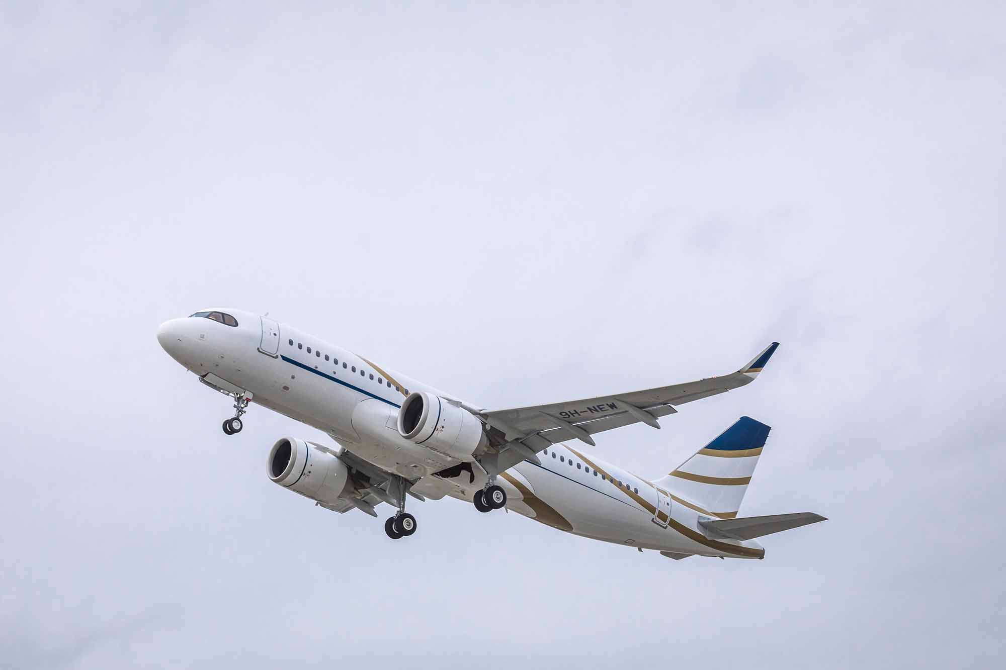 Comlux recibe 1er ACJ320NEO