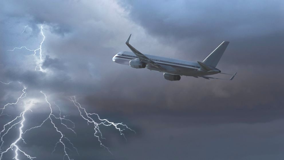 aw-airplane_storm