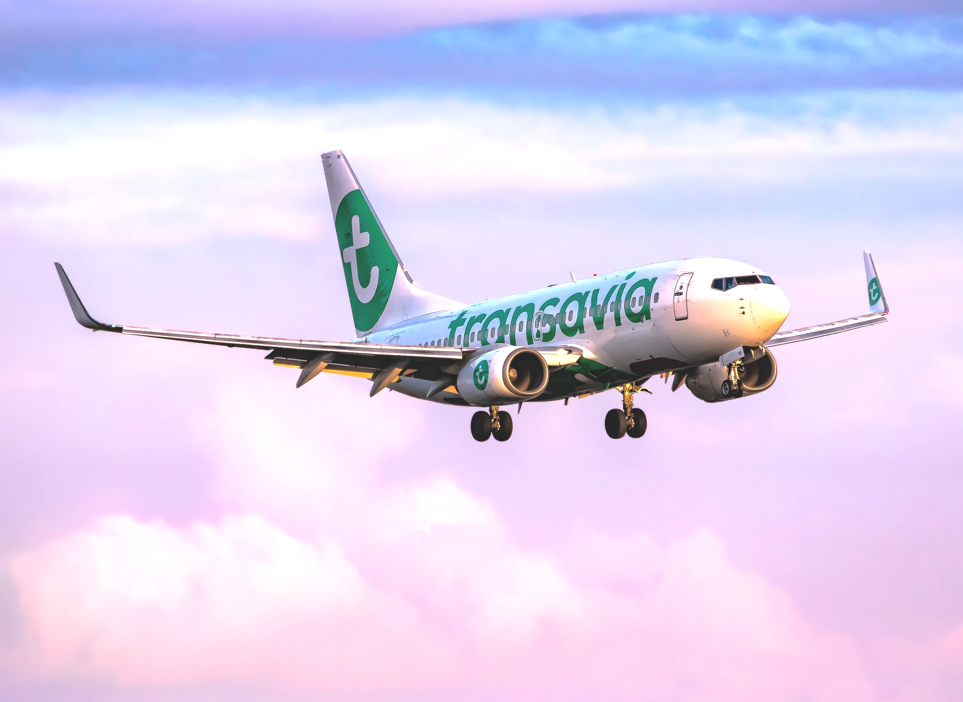 aw-transavia-airlines_boeing-737-7k2-ph-xrd